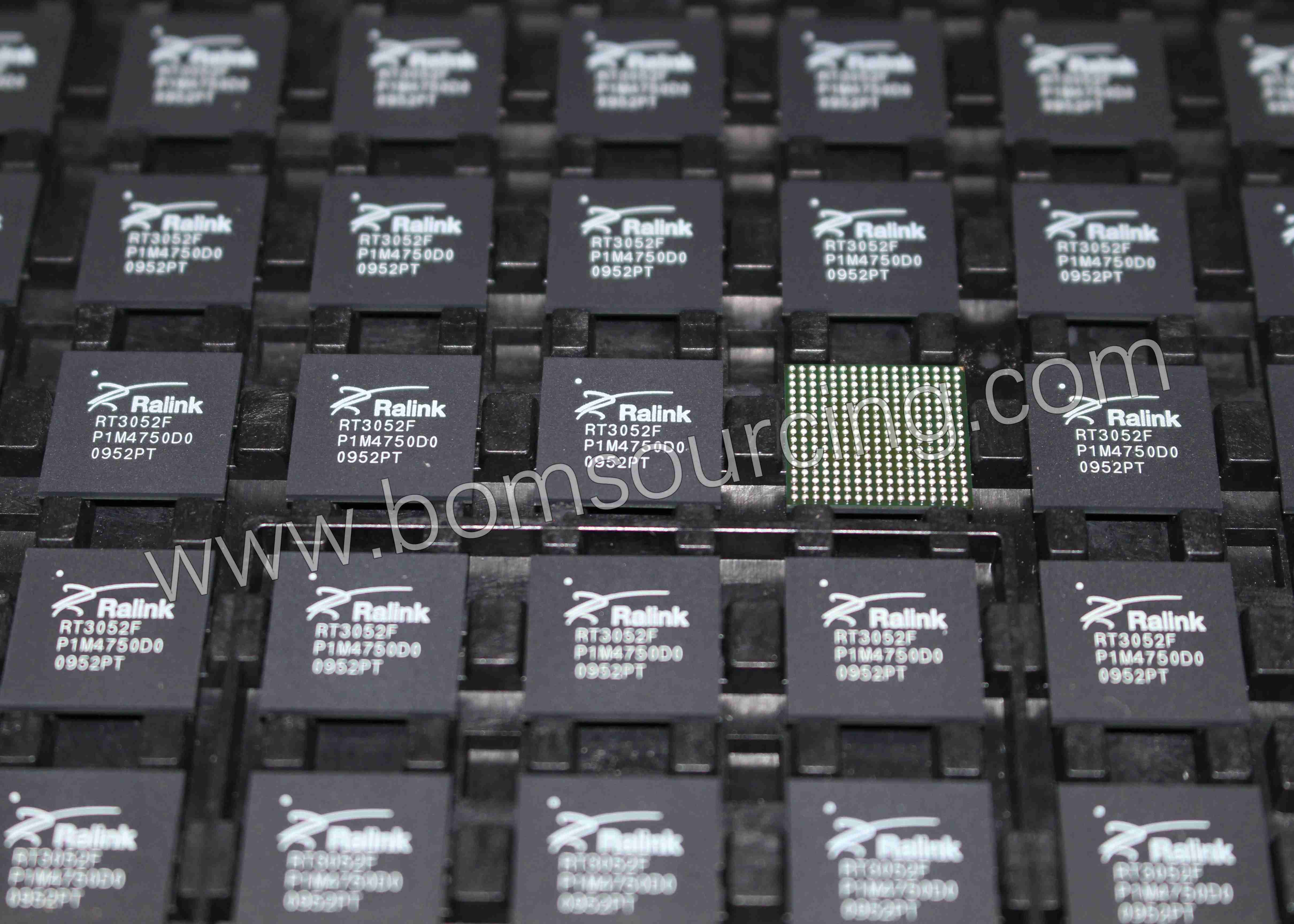 RT3052F Integrated Circuit IC Chip SOC Combines Ralink's 802.11n Draft Compliant 2T2R MAC/BBP/RF